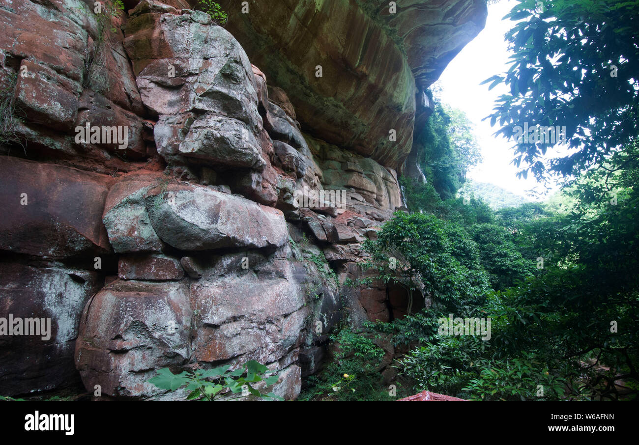 Landscape of the Chishui Foguangyan scenic spot, an arched Danxia stone ...