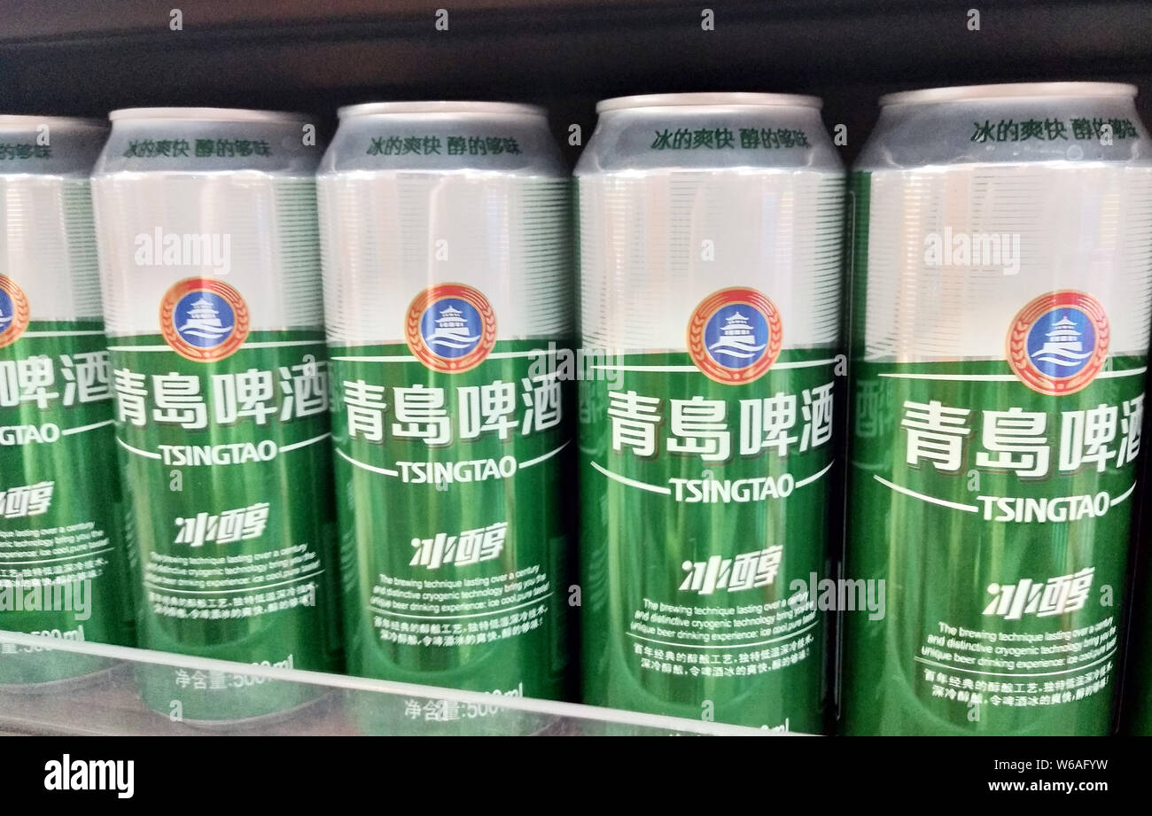 Beer tins hi-res stock photography and images - Alamy