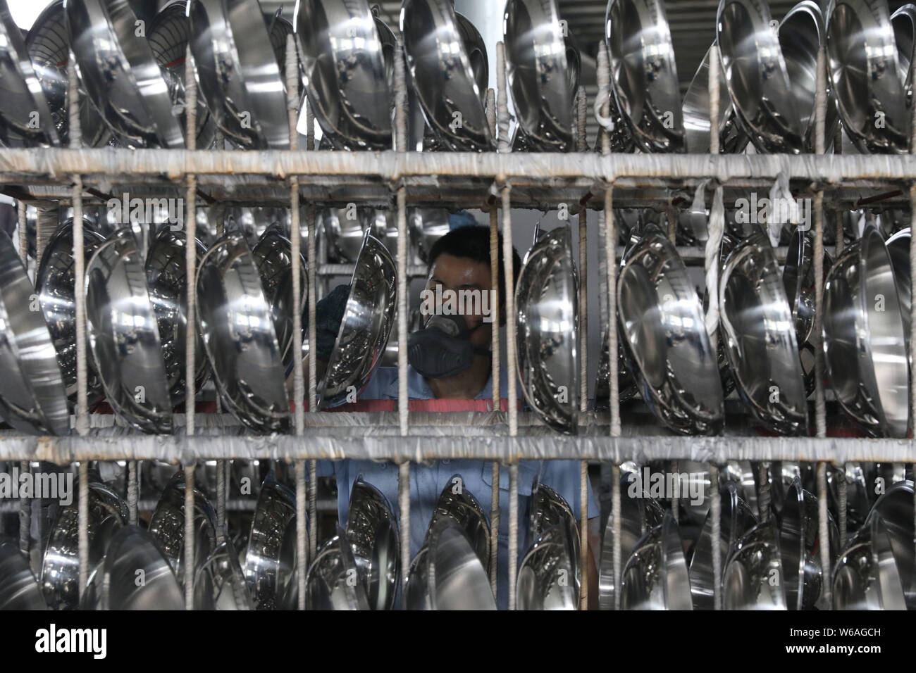 Industrial cooking pots hi-res stock photography and images - Alamy