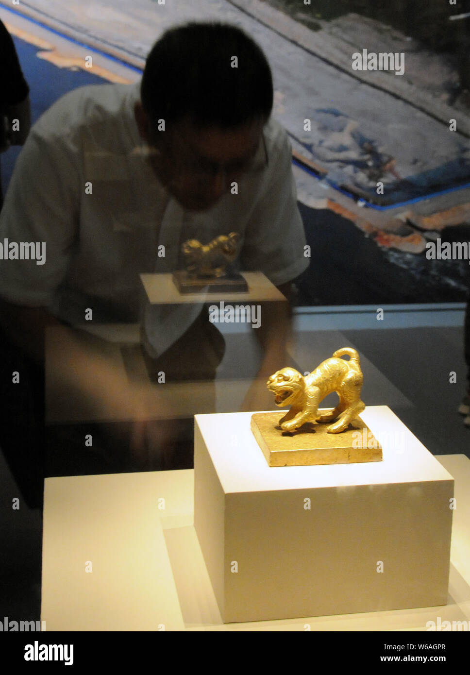 A gold relic unearthed from the sunken boats owned by peasant leader ...