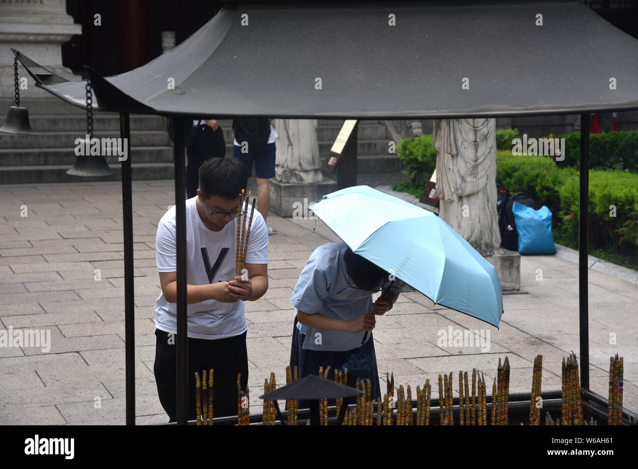 Chinese Burn And Children High Resolution Stock Photography and Images ...