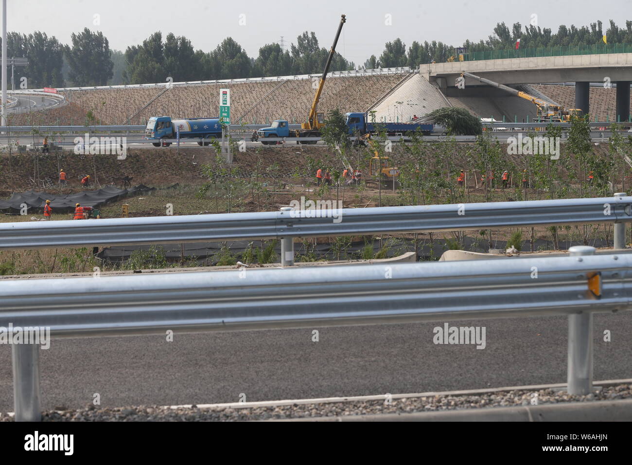 View of the construction site of the Tongzhou-Daxing Section of the ...