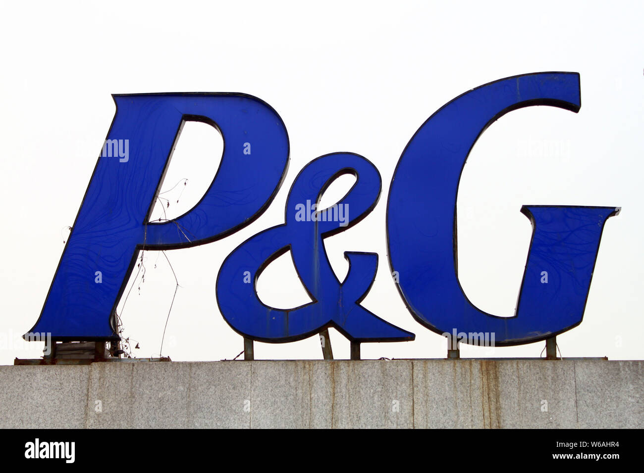 Procter gamble logo hi-res stock photography and images - Alamy
