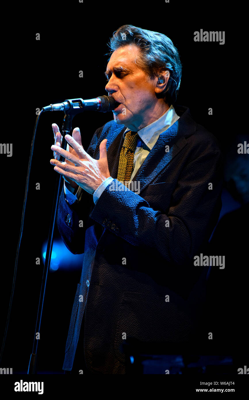 Lead singer of roxy music bryan ferry hi-res stock photography and ...
