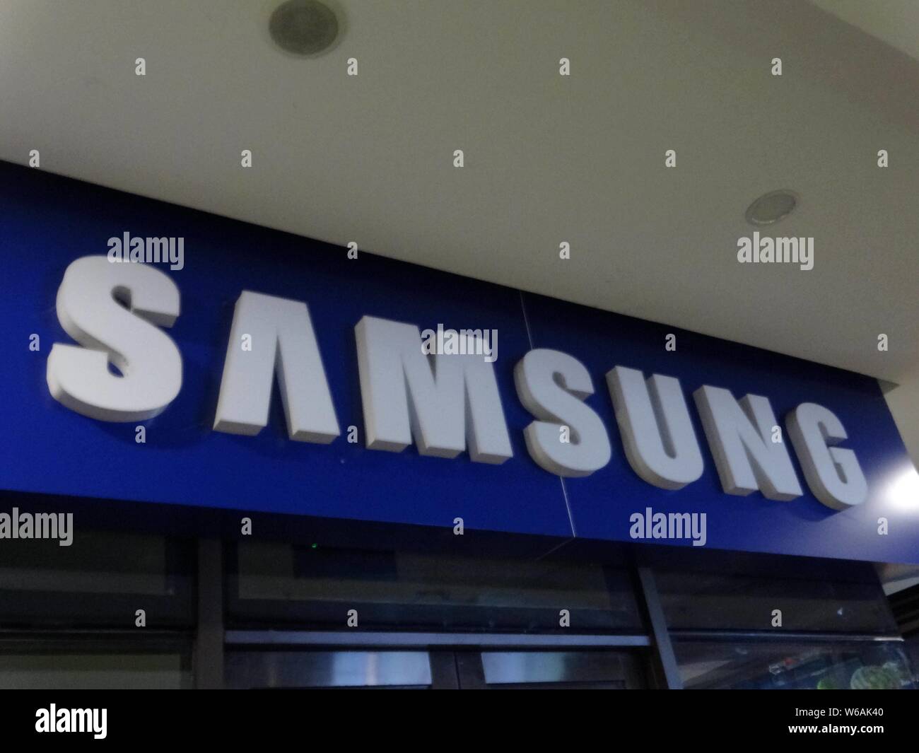 Samsung china logo hi-res stock photography and images - Alamy