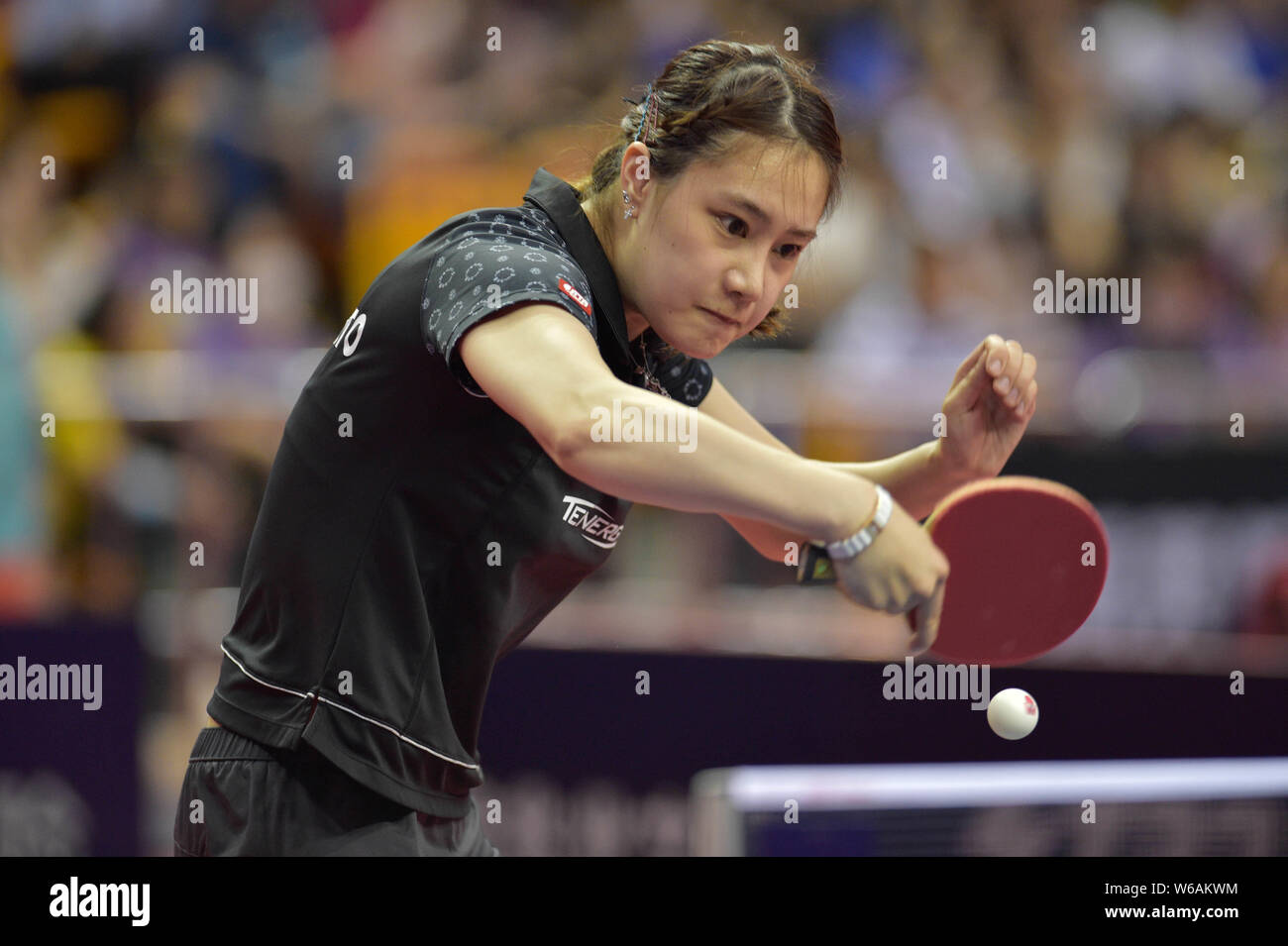 Sun Yingsha of China returns a shot to Hamamoto Yui of Japan in their ...
