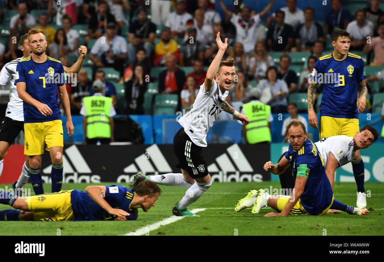 Scores goal against sweden hi-res stock photography and images - Alamy