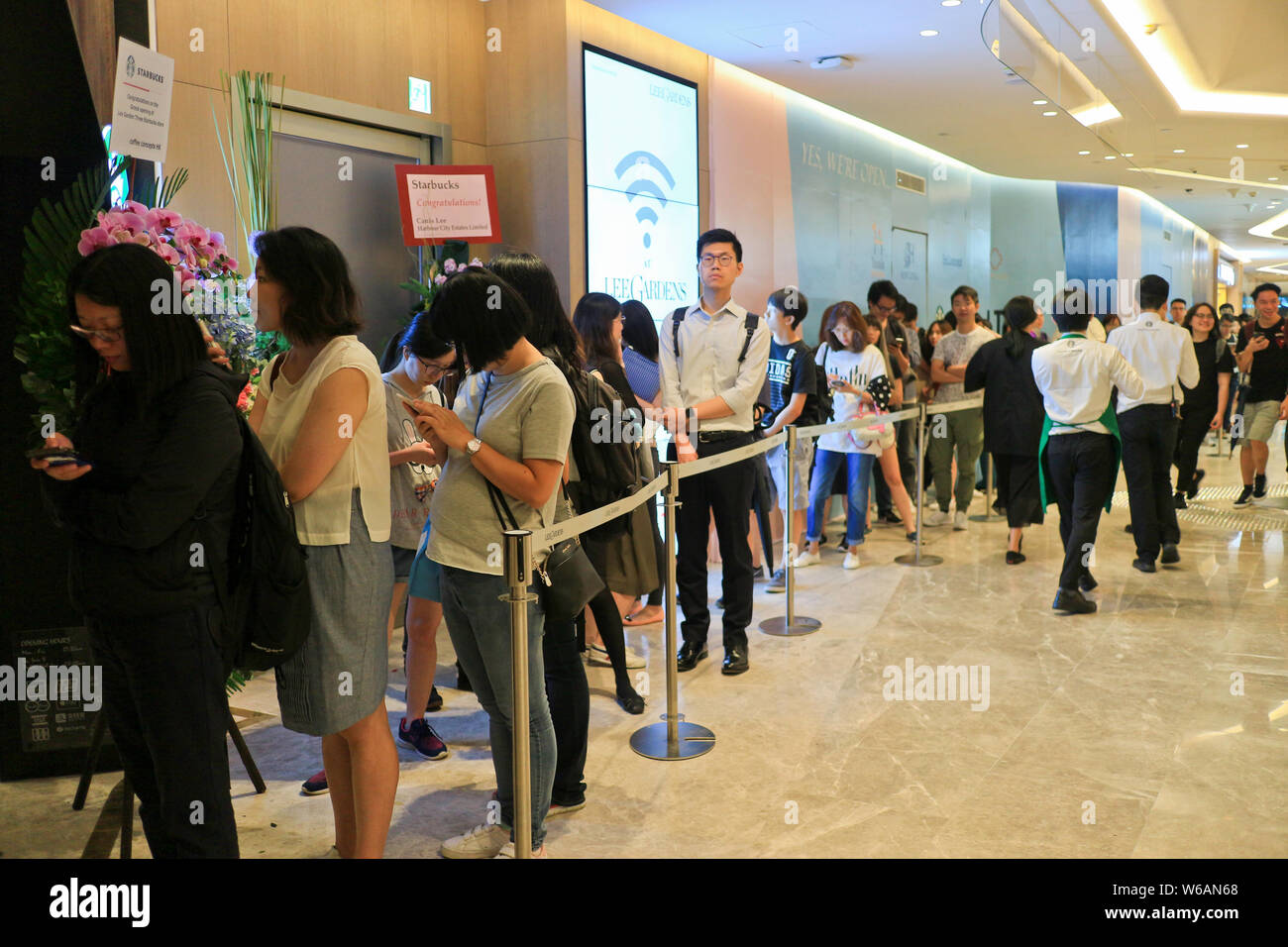 Customers queue up in front of Hong Kong's largest Starbucks flagship ...