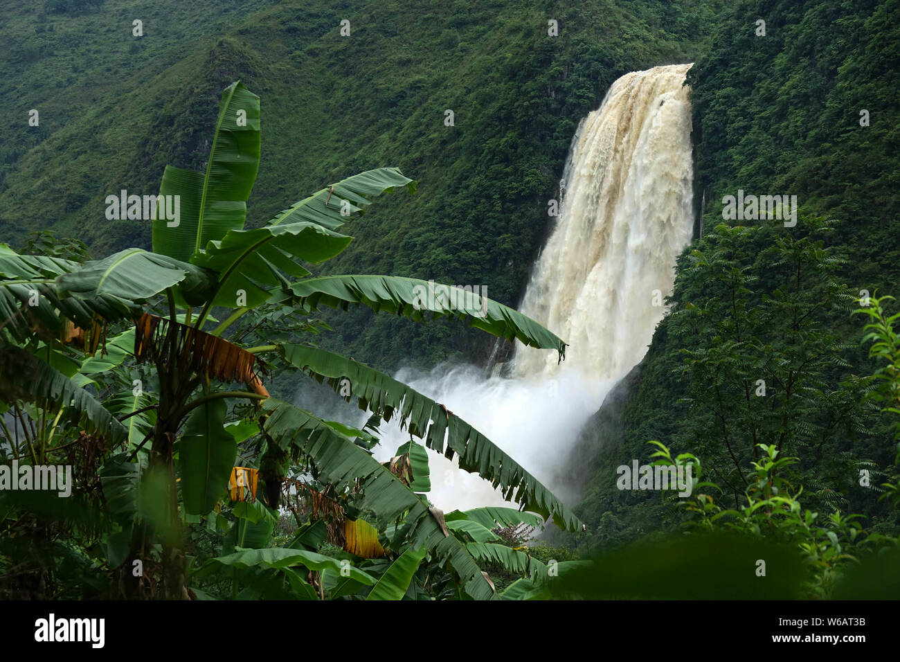 View of Dishuitan Waterfall near the Huangguoshu Waterfall in Anshun ...
