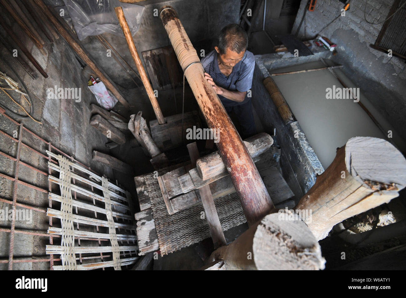 65-yea-old Chinese craftsman Huang Shiguo use Yangshan Bamboo to make ...