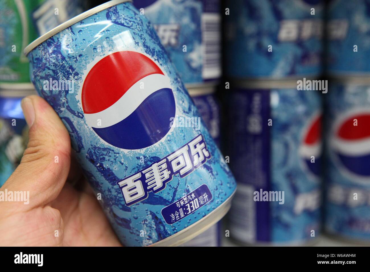 Pepsi coke hi-res stock photography and images - Alamy