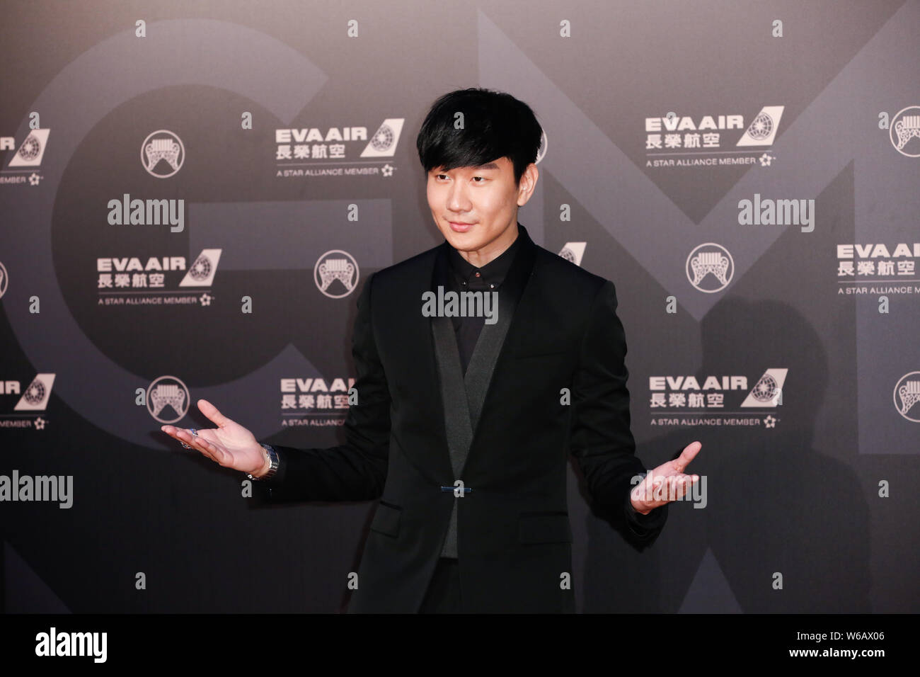 **TAIWAN OUT**Singaporean singer JJ Lin arrives on the red carpet for ...