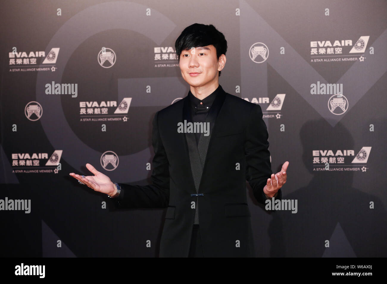 **TAIWAN OUT**Singaporean singer JJ Lin arrives on the red carpet for ...