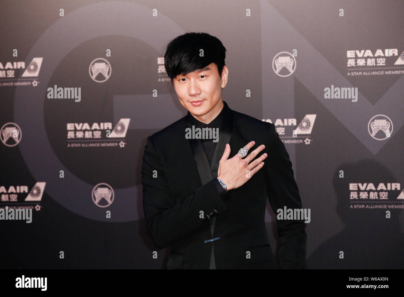 **TAIWAN OUT**Singaporean singer JJ Lin arrives on the red carpet for ...
