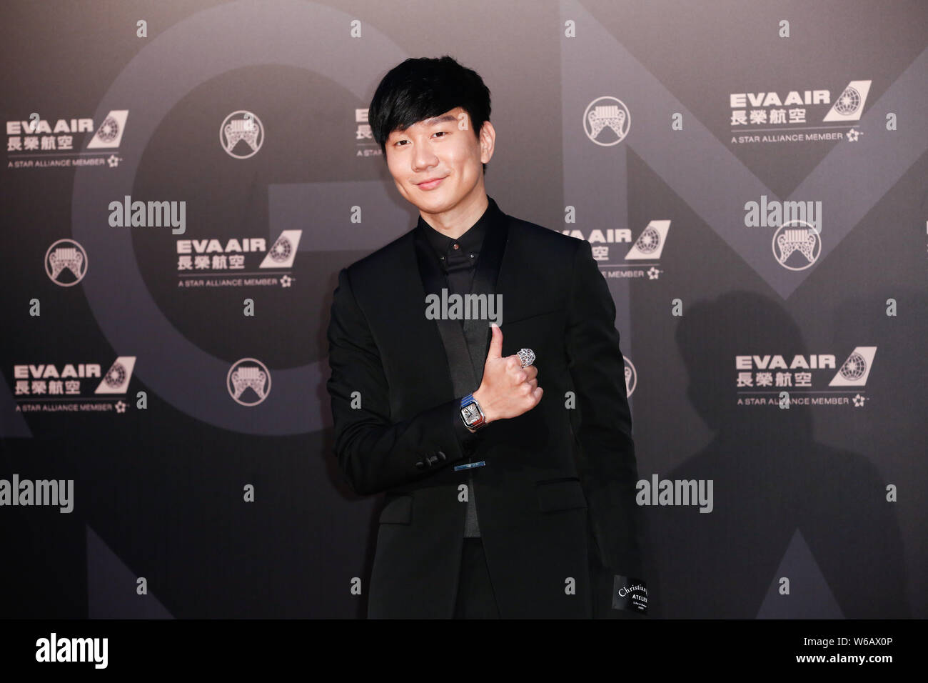 **TAIWAN OUT**Singaporean singer JJ Lin arrives on the red carpet for ...