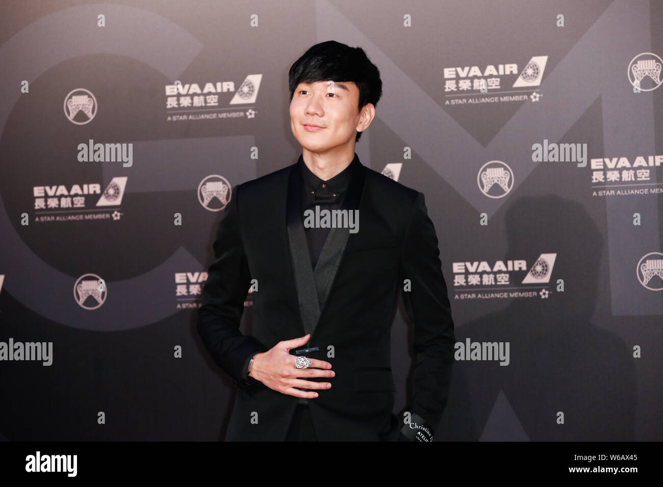 **TAIWAN OUT**Singaporean singer JJ Lin arrives on the red carpet for ...