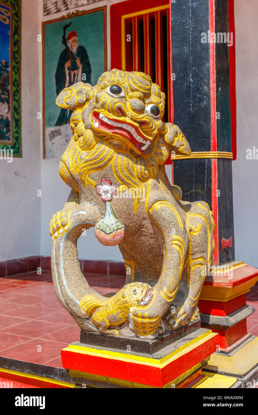 Guardian lions hi-res stock photography and images - Alamy