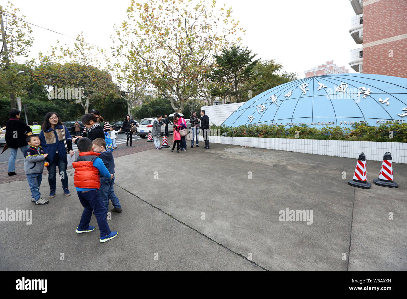 Parents School Gate Stock Photos & Parents School Gate Stock Images - Alamy