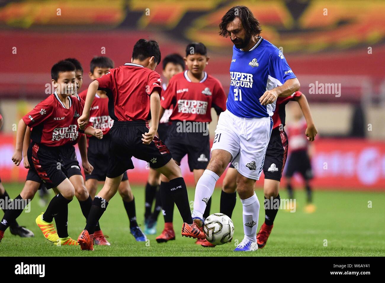 Shanghai soccer children hi-res stock photography and images - Alamy