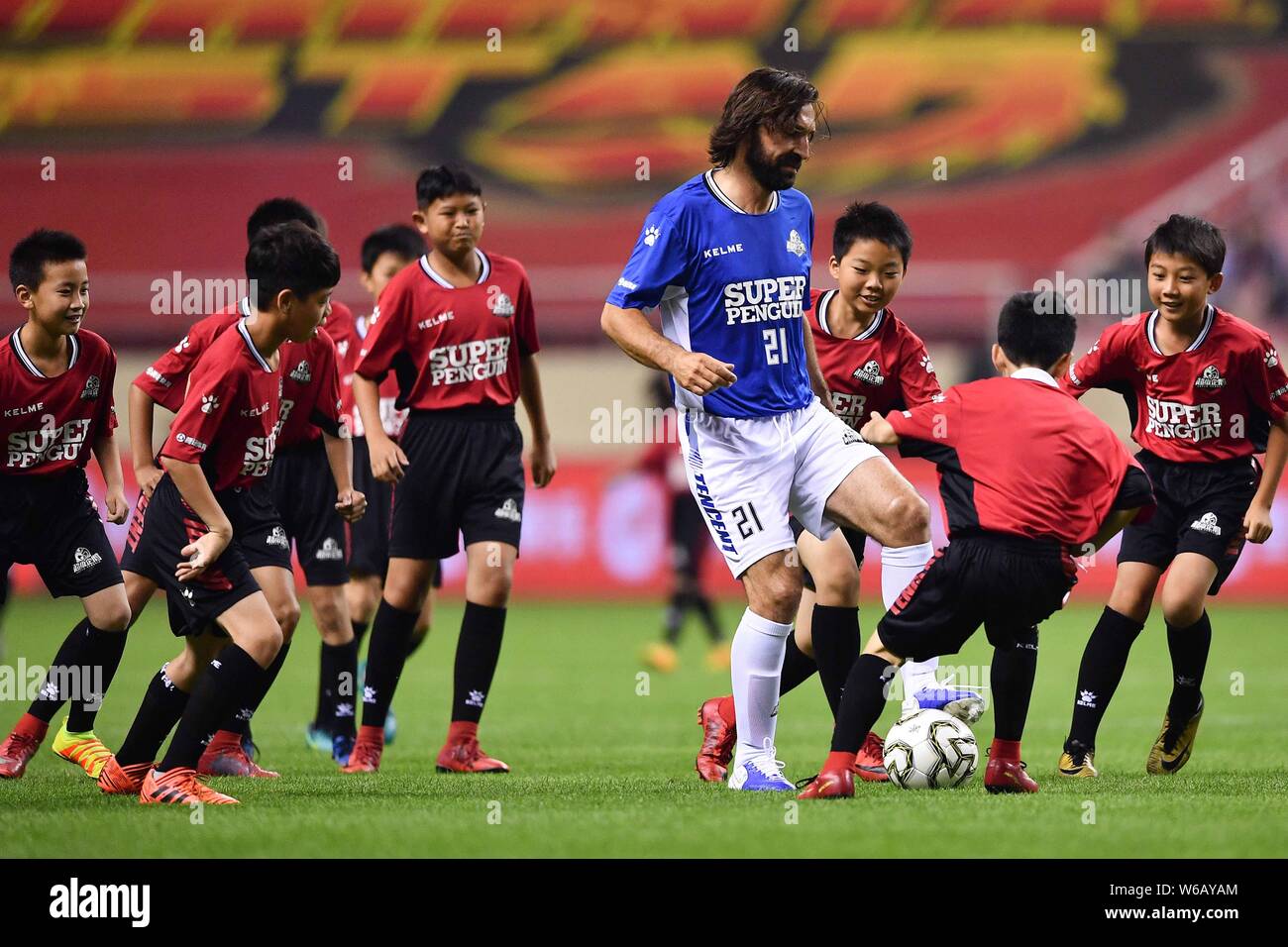 Shanghai soccer children hi-res stock photography and images - Alamy
