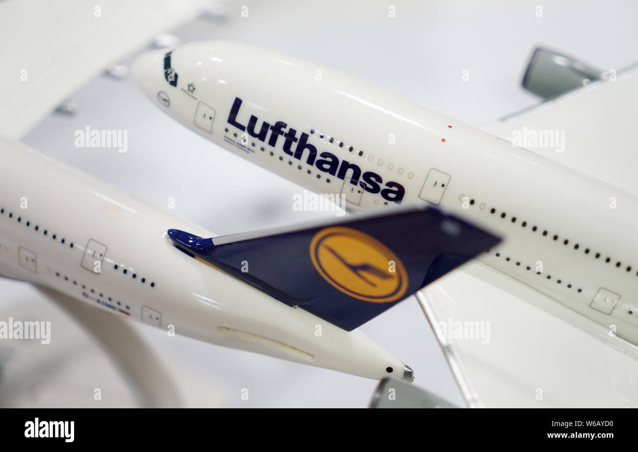 --FILE--Model planes of Lufthansa Airlines are on display in Shanghai ...