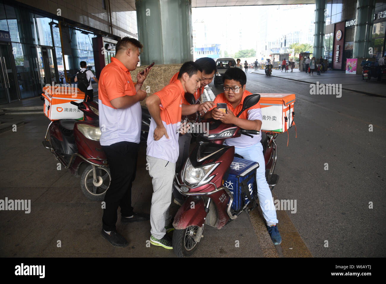 Didi food delivery couriers hi-res stock photography and images - Alamy