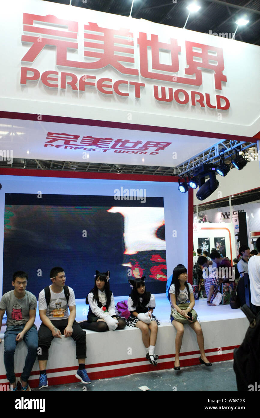 --FILE--People visit the stand of online game developer and operator ...