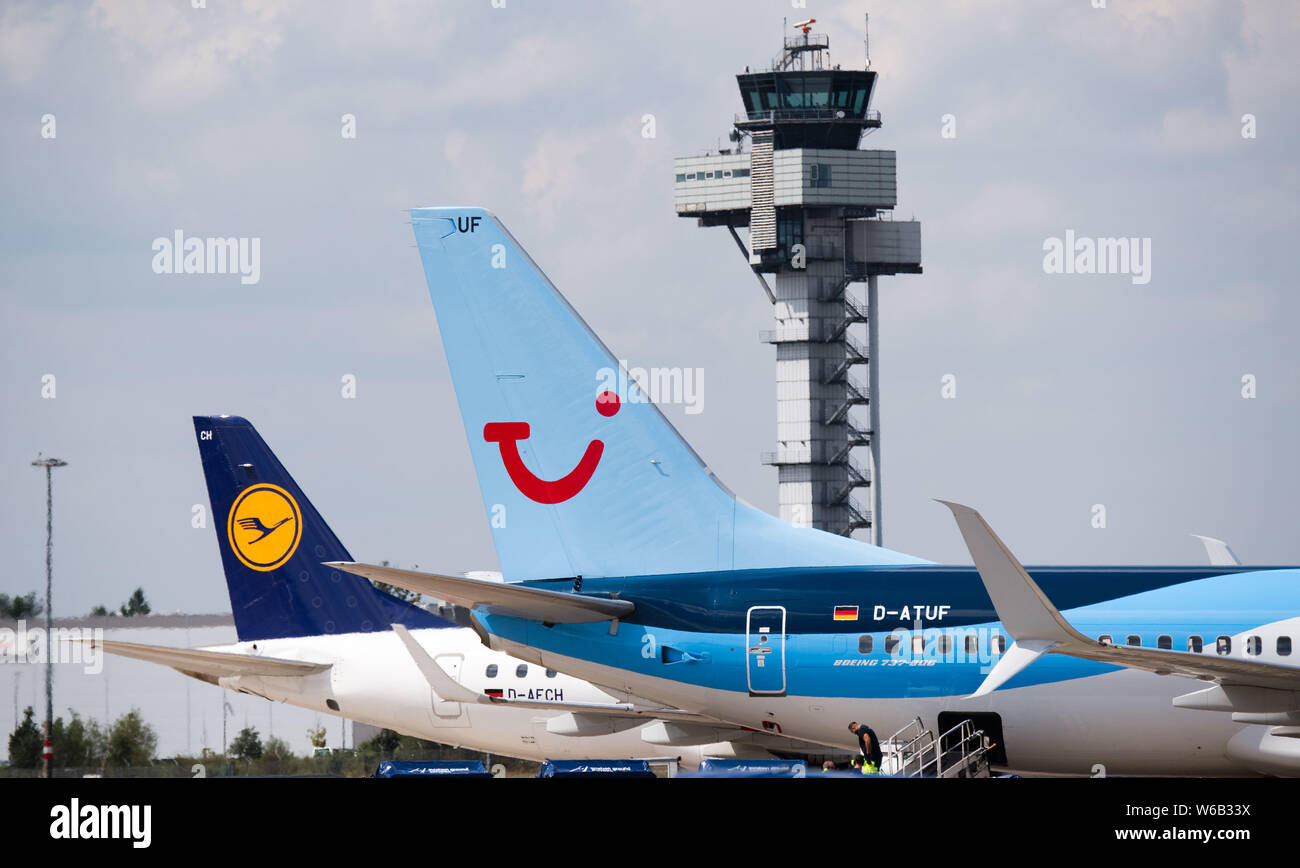 Hanover, Germany. 31st July, 2019. Tuifly and Lufthansa aircraft are ...
