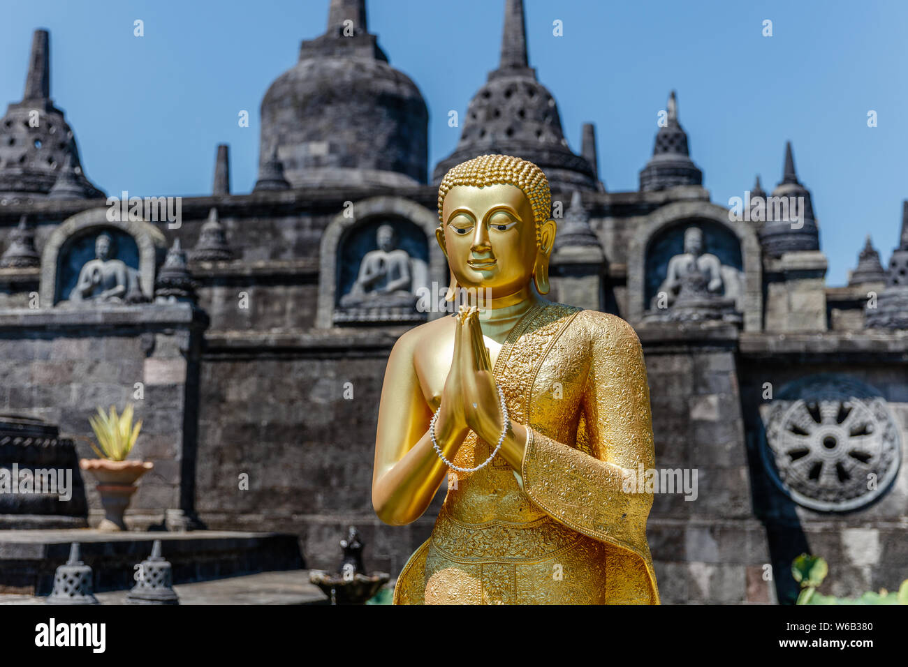 Miniature statue hi-res stock photography and images - Alamy