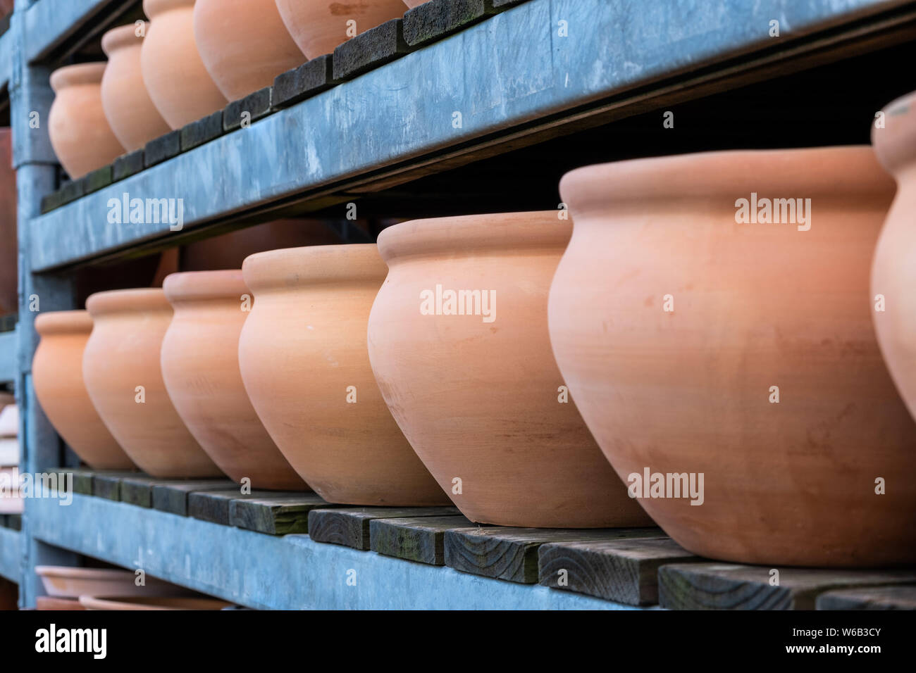 Large ceramic flower pots hi-res stock photography and images - Alamy