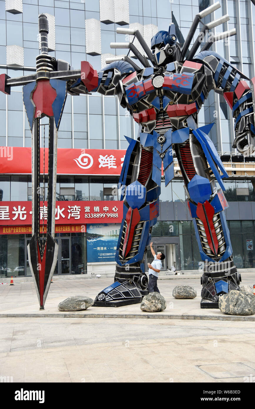 Optimus prime replica hi-res stock photography and images - Alamy