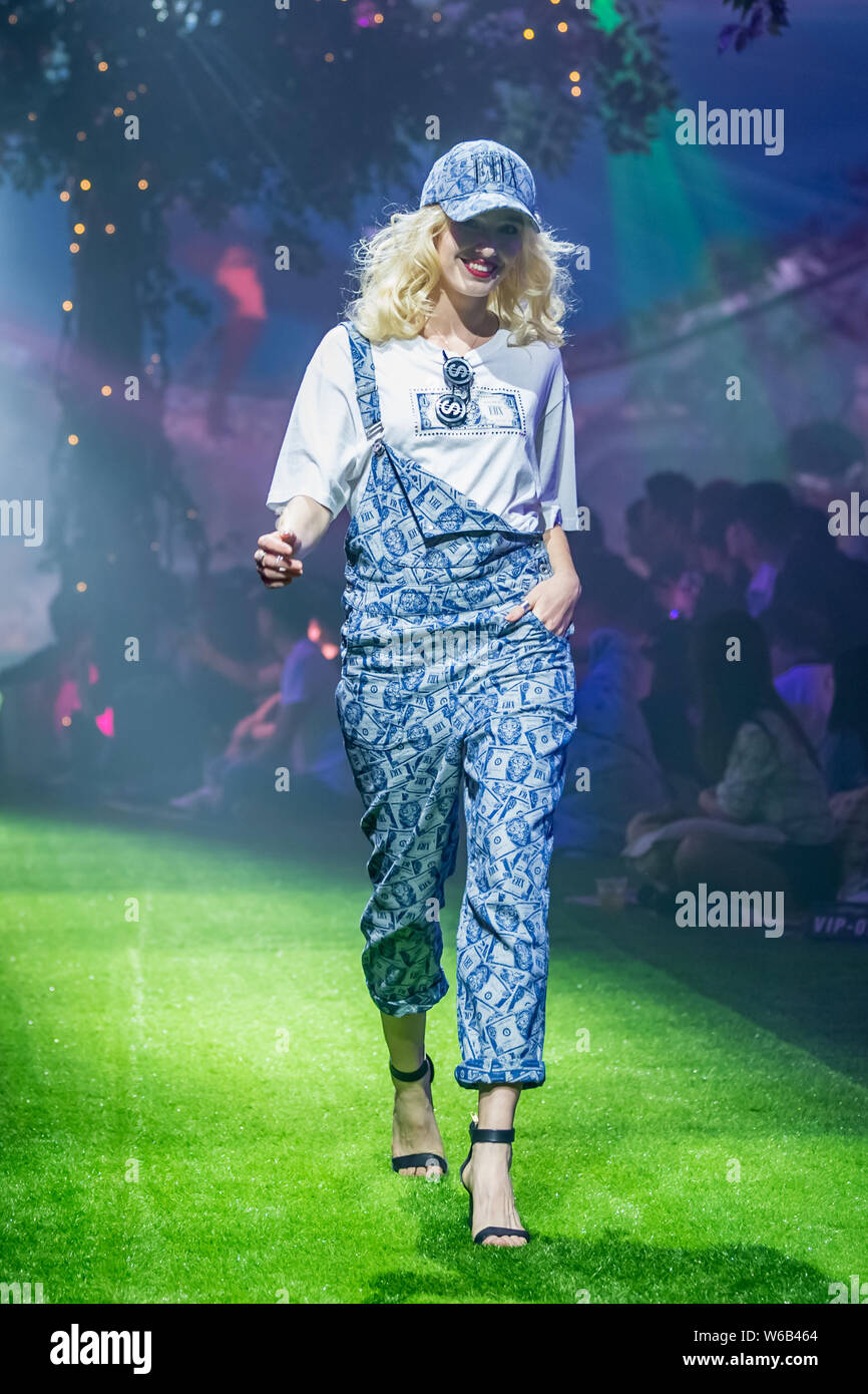 Ed hardy model hi-res stock photography and images - Alamy