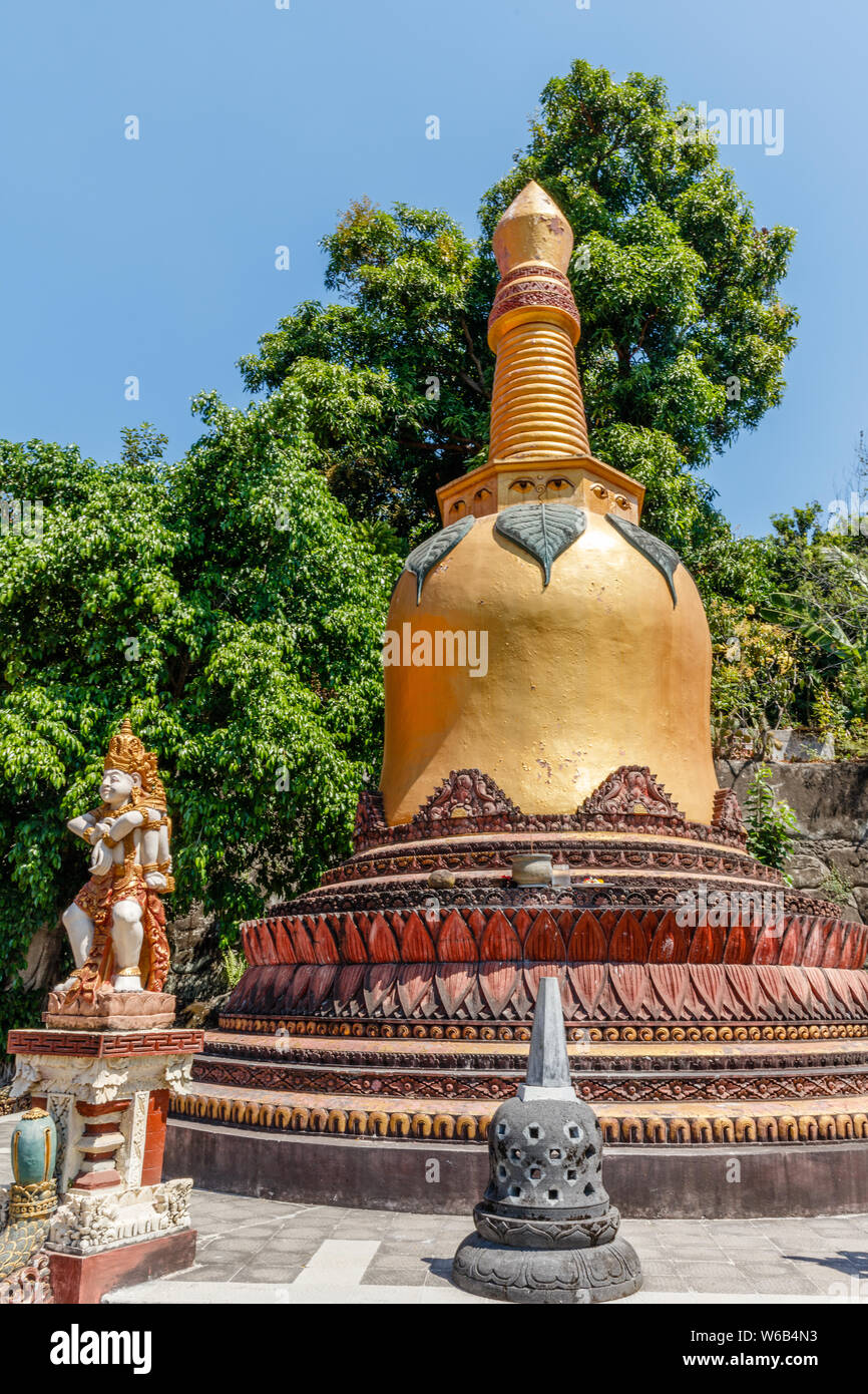 Golden stupa at Brahmavihara Arama (Vihara Buddha Banjar), Buddhist ...