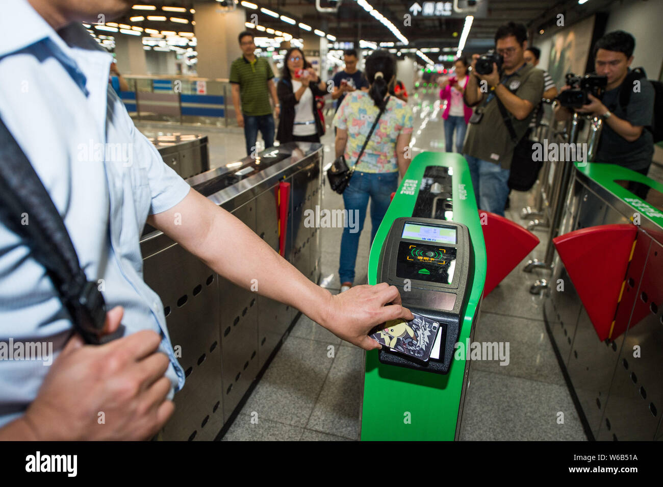 China qr code train station hi-res stock photography and images - Alamy