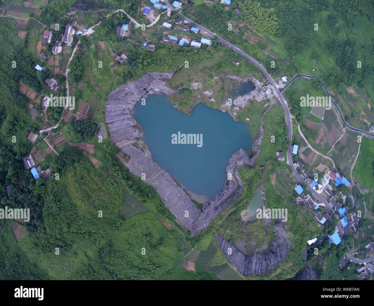 Heart shape pond hi-res stock photography and images - Alamy