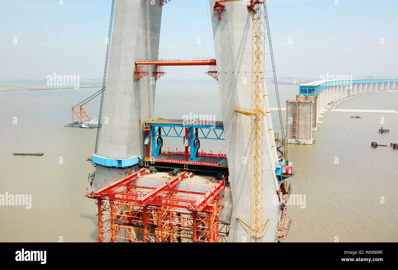View of the construction site of the No.28 main pier of the world's ...