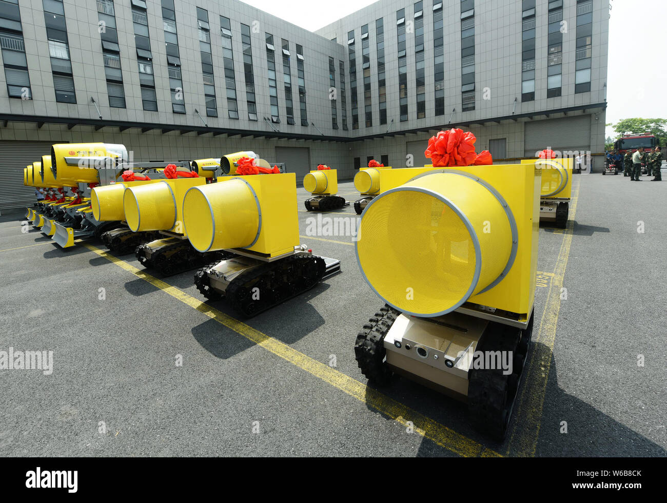 Fire fighting robot hi-res stock photography and images - Alamy