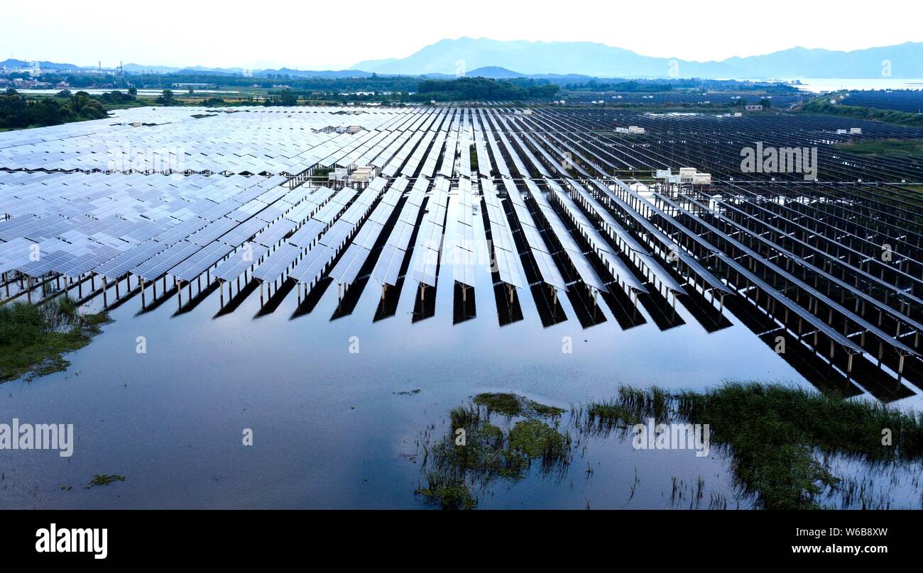 China floating solar farm hi-res stock photography and images - Alamy