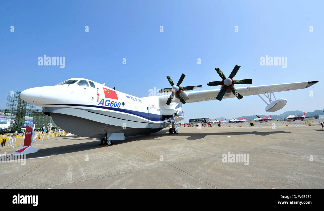 Amphibious aircraft hi-res stock photography and images - Alamy