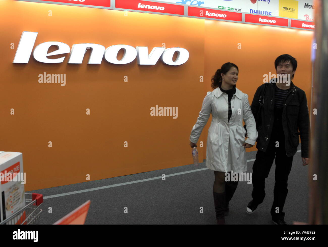 Lenovo store china hi-res stock photography and images - Alamy