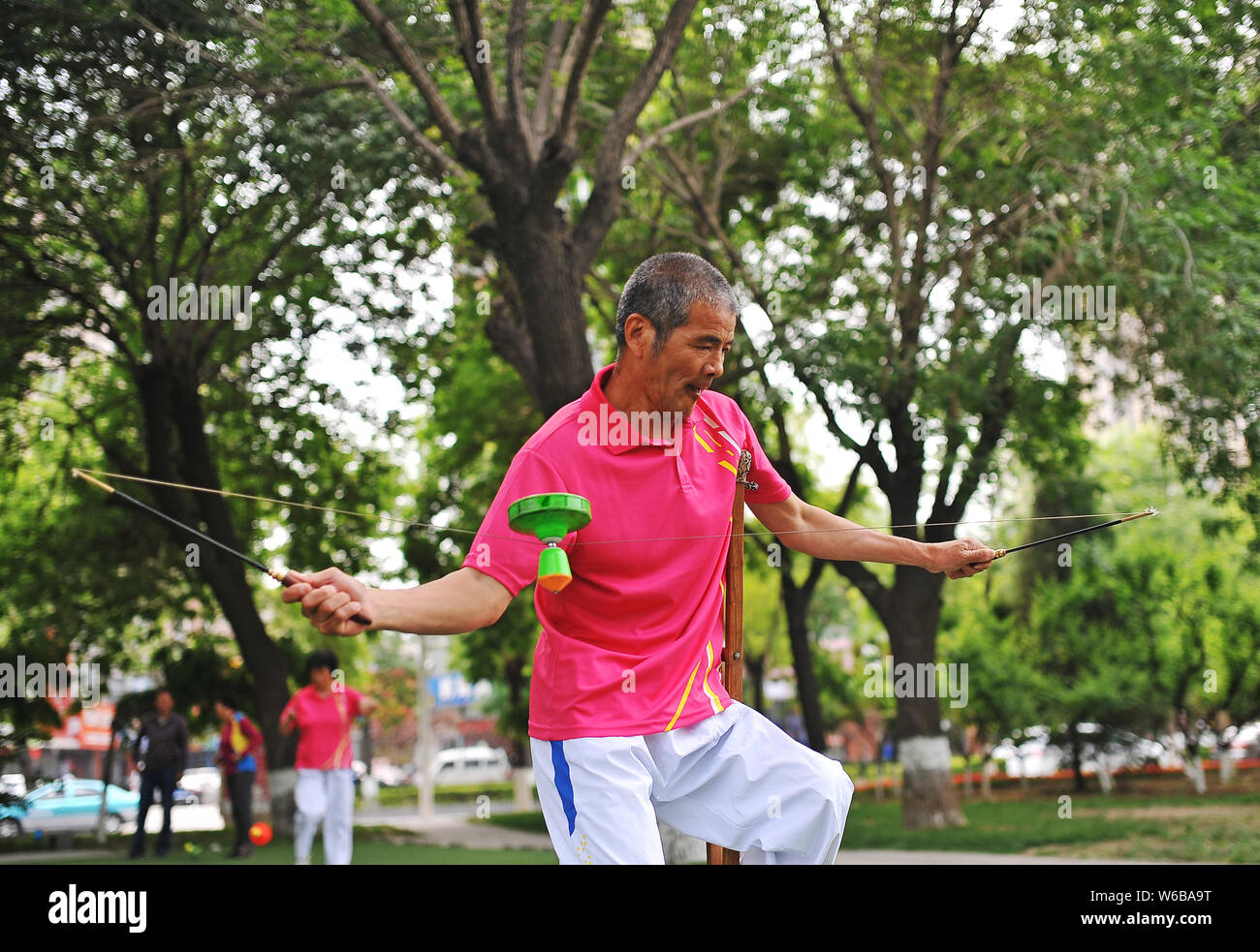 One legged man hi-res stock photography and images - Alamy