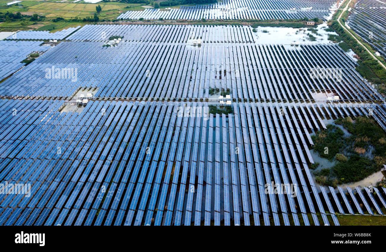 China floating solar farm hi-res stock photography and images - Alamy