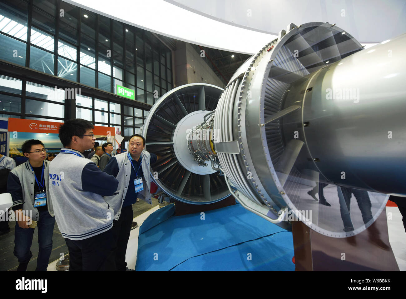 --FILE--A full-scale model of China's self-developed aircraft engine CJ ...