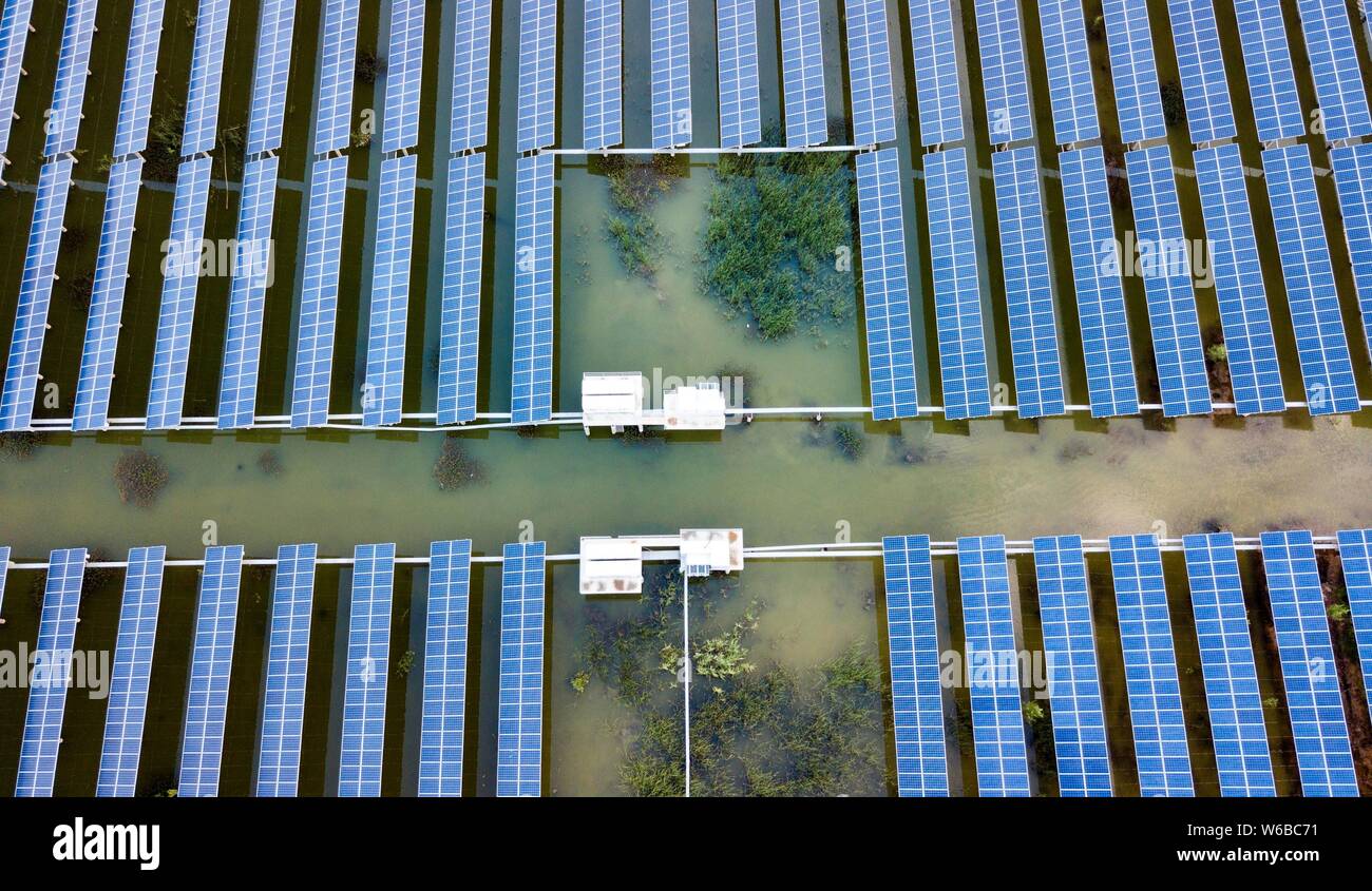 China floating solar farm hi-res stock photography and images - Alamy