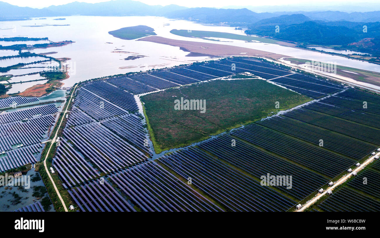 China floating solar farm hi-res stock photography and images - Alamy