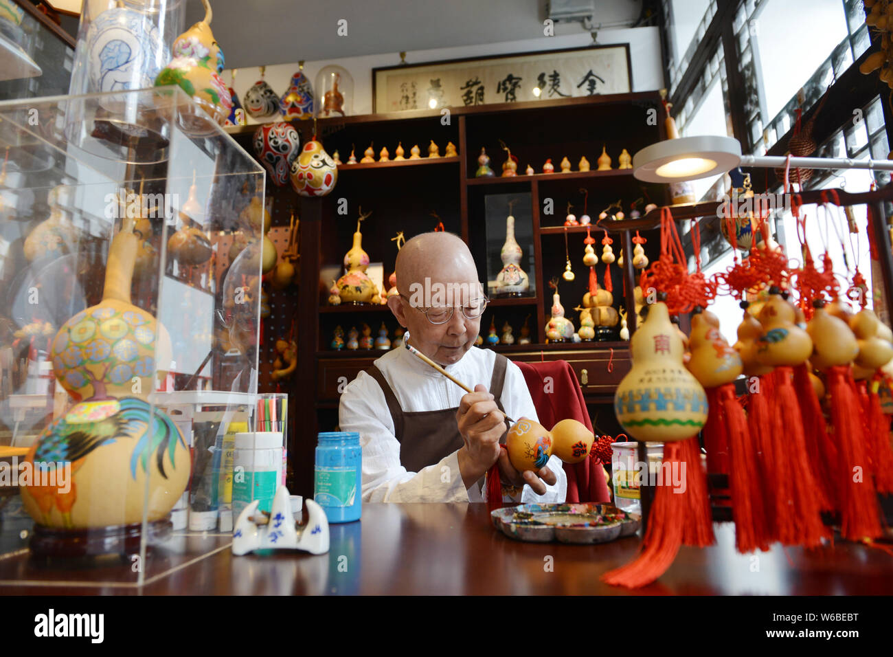 Chinese elderly craftsman Zhang Miao paints pictures on the surface of ...