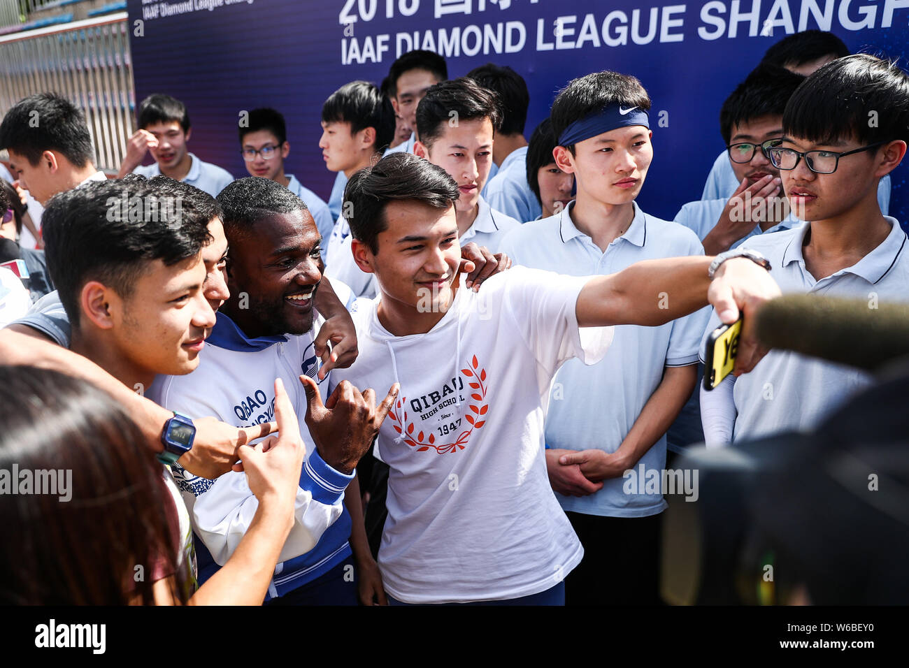 American sprinter Justin Gatlin poses for photos with students at the ...