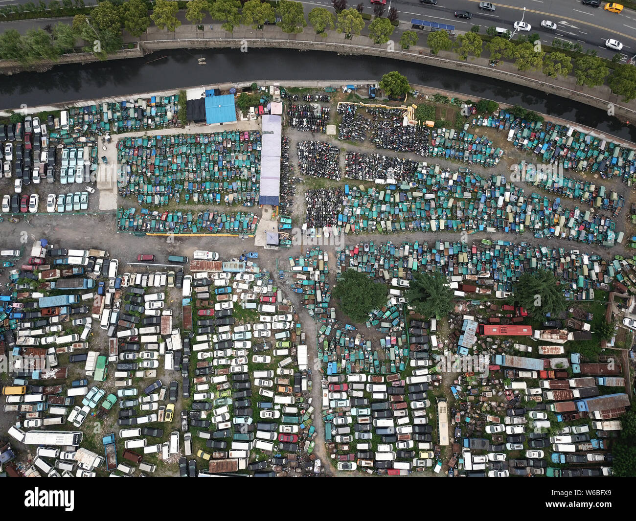 Aerial view scrapped vehicles hi-res stock photography and images - Alamy
