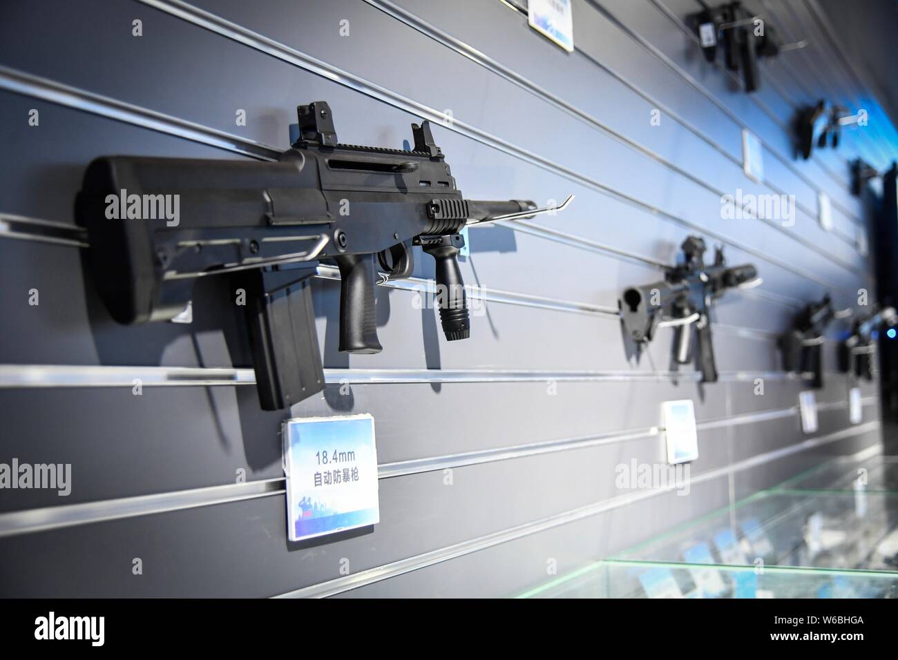 China police gun hi-res stock photography and images - Alamy