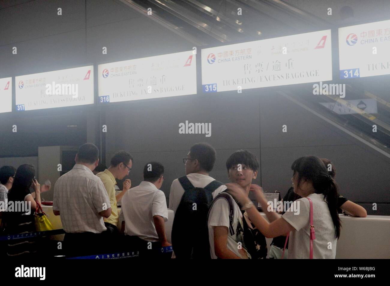--FILE--Passengers are seen at the ticket service counter of China ...